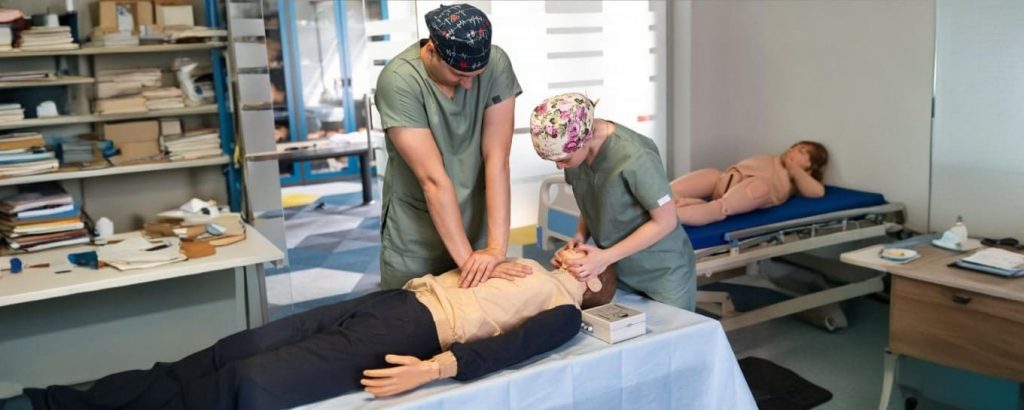 Exploring the 7 Basic Steps of First Aid for Carers